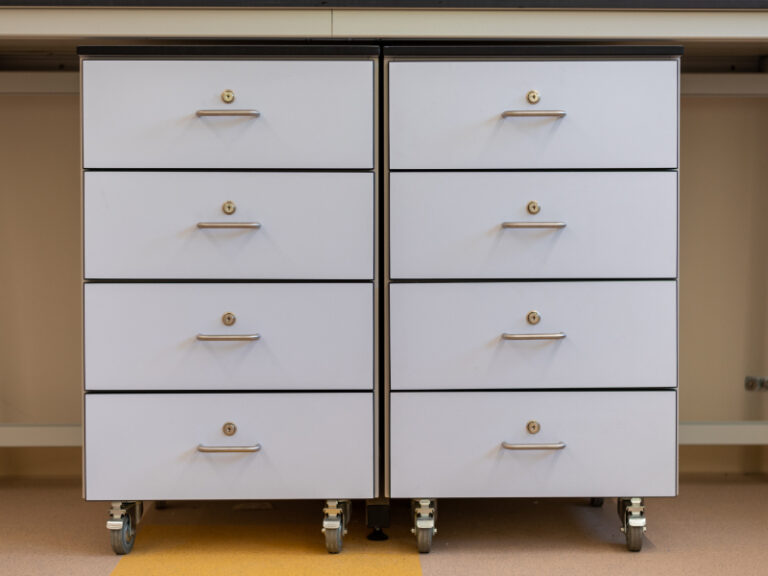 Laboratory Drawers - APMG