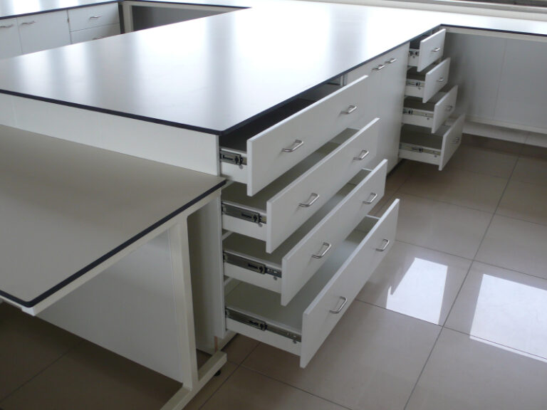 Laboratory Drawers - APMG
